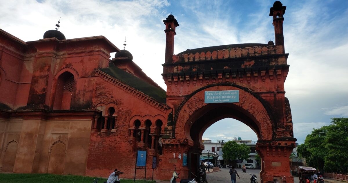 गर्मी के मौसम में नवाब ऐसे होते थे कूल, इस आरामगाह का तालाब था उनका ...