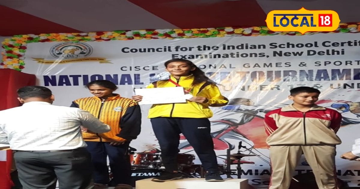 नेशनल कराटे प्रतियोगिता में 13 वर्ष पलक ने हासिल किया पहला स्थान, आईएएस ...