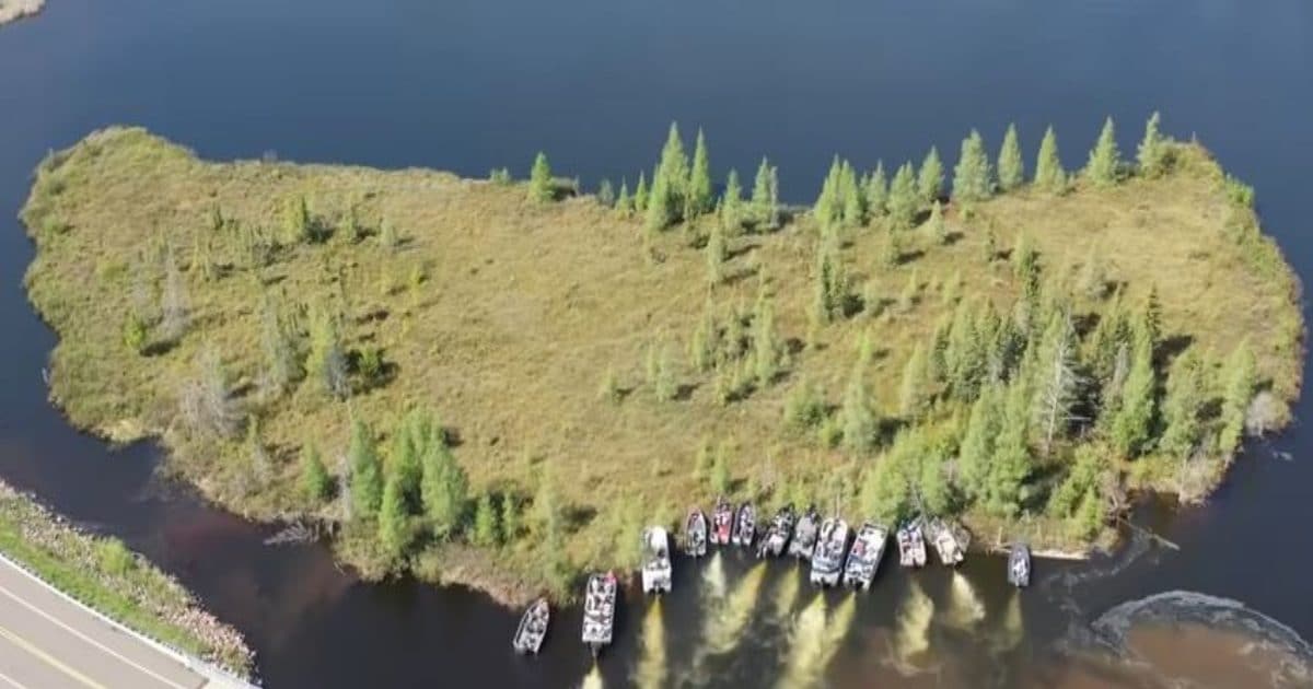 हर साल नावों से धकेलना पड़ता है यह तैरता हुआ 'द्वीप', जानें- क्यों ...