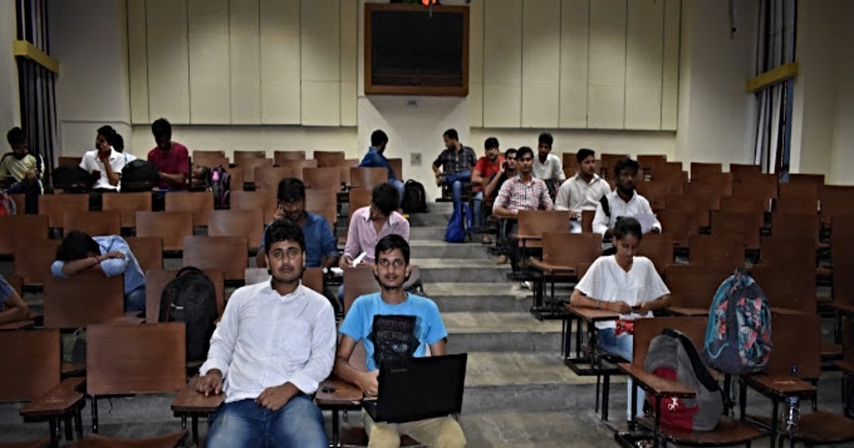 IIT से बिना JEE करें कोर्स, नौकरी की गारंटी, सैलरी तगड़ी, ग्रेजुएट के ...