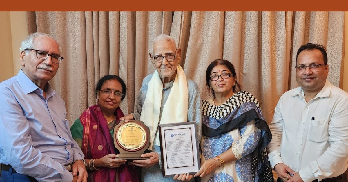 अमिता दुबे 'सर्वभाषा साहित्य सृजन सम्मान' से सम्मानित, रामदरश मिश्र ने ...