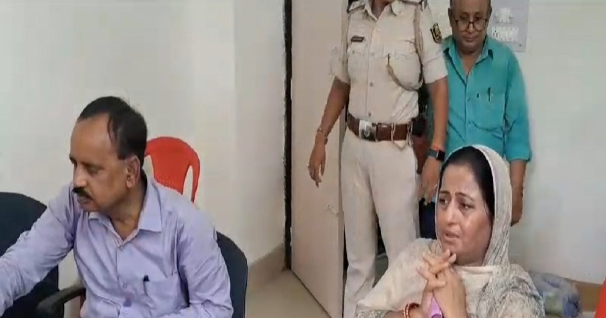 Bihar News: Stiamarhi Nanpur block BDO Abid Hussain said his wife to ...