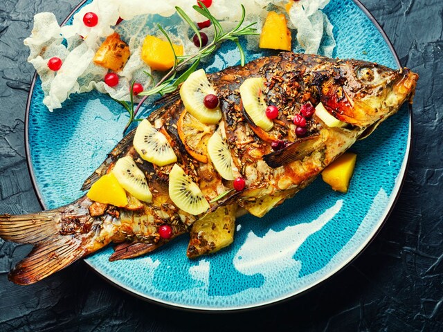 मछली खाते ही कोमा में चली गई मह‍िला, हाथ-पैर काटने पड़े, आप न करें ऐसी ...