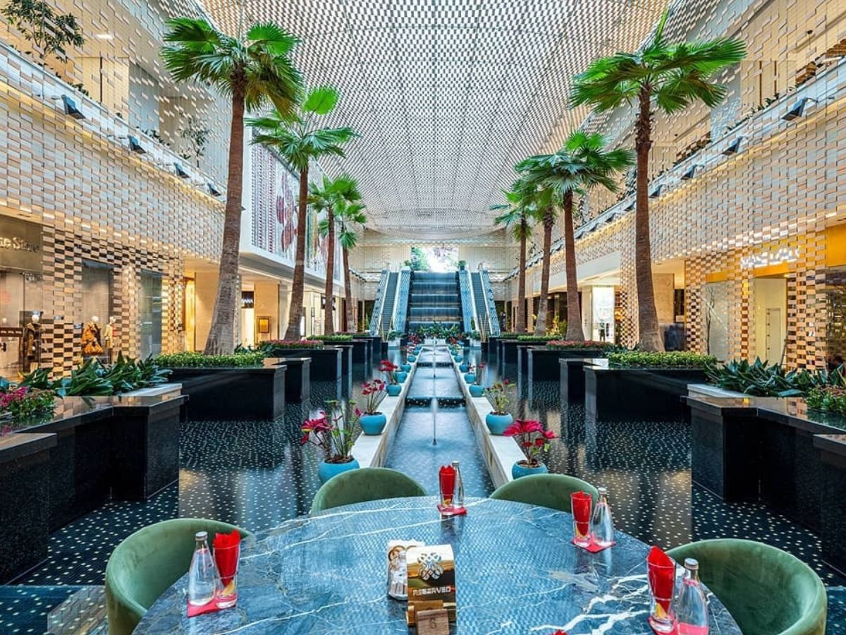 दुनिया का सबसे बड़ा मॉल, 25 हजार मजदूरों की मेहनत से हुआ निर्माण, मौजूद ...