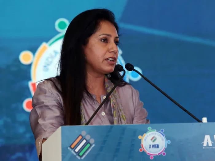 Success Story : एक टीचर बनी IAS, यूपीएससी में थी नंबर-1 रैंक, ऐसे चुना ...