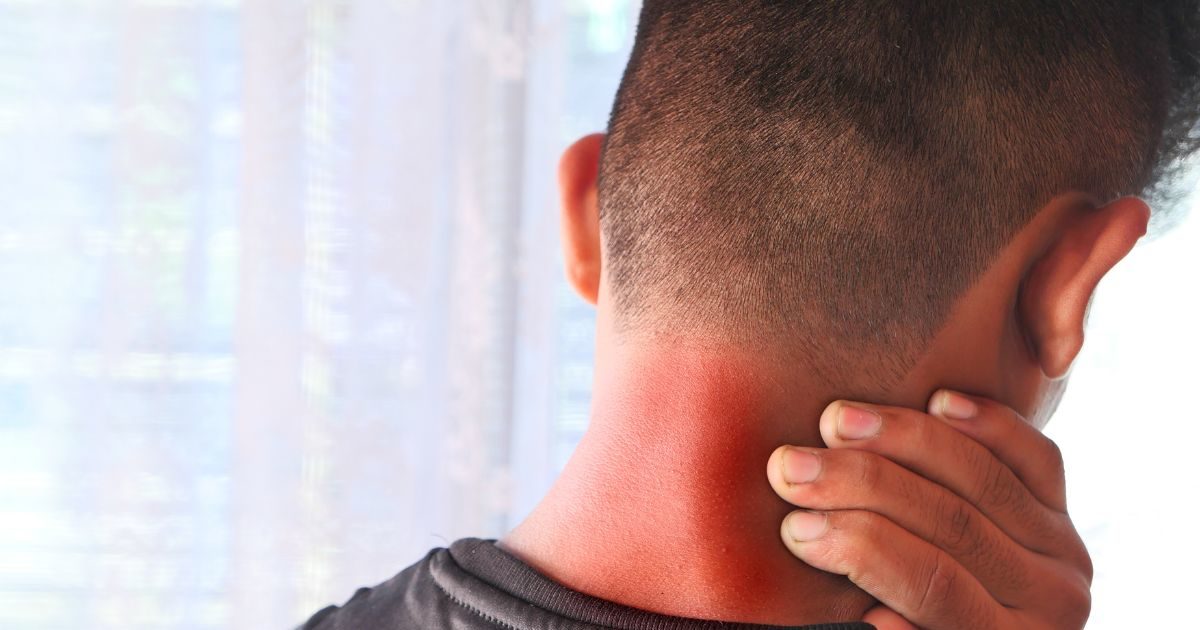 गर्दन कभी न चटकाएं, डॉक्‍टर ने बताई हैरान कर देने वाली वजह, सुन्‍न हो ...