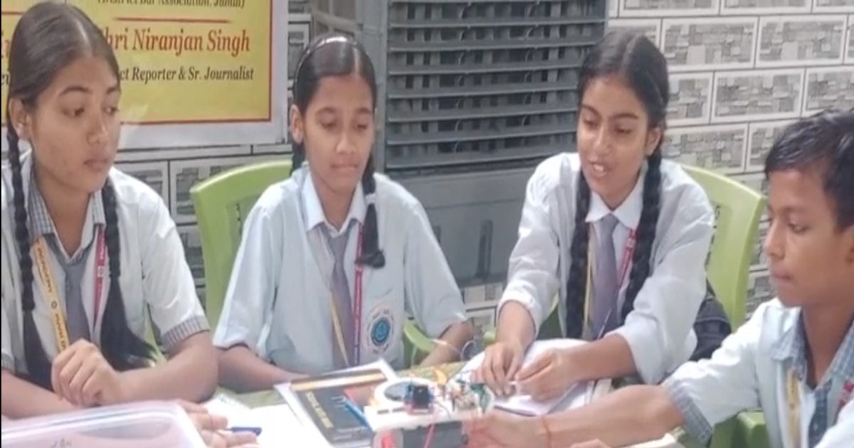 OMG! Fifth class children have made a robot that can compete with Tesla ...