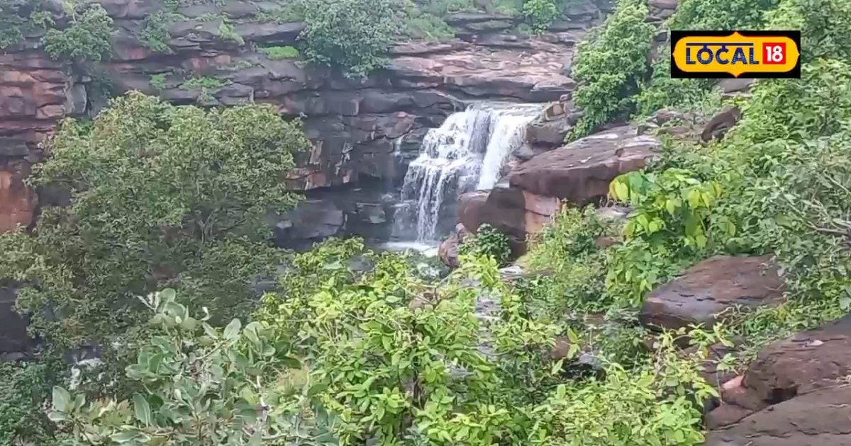 Video: लगातार बारिश ने बढ़ाई बगदरी वाटरफॉल की सुंदरता, यहां उमड़ रहे ...