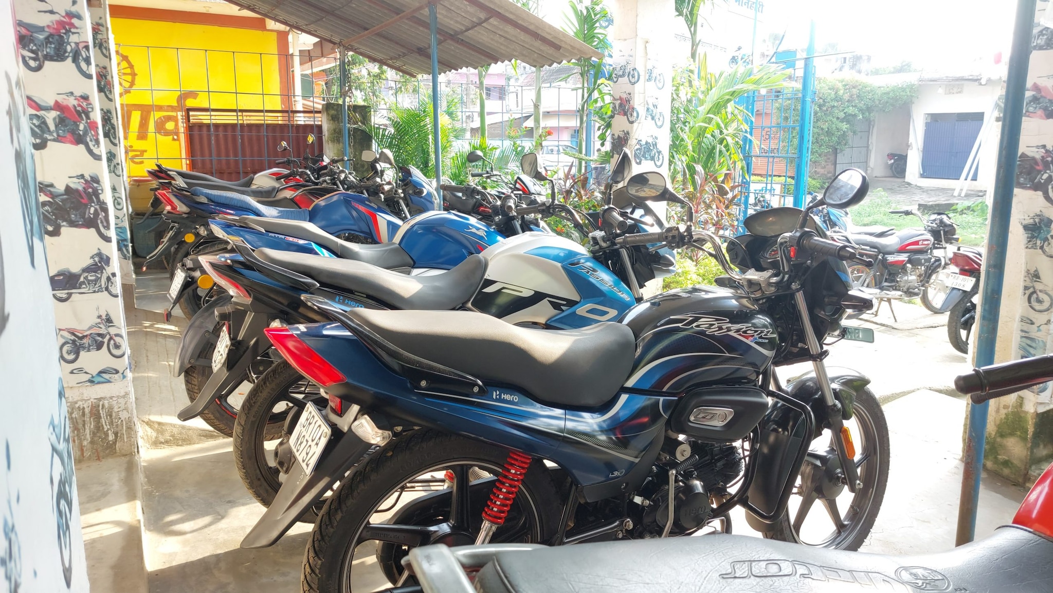 बिहार में यहां आधी कीमत पर मिलेगी बाइक! खुल गया शानदार शोरूम - Bikes ...