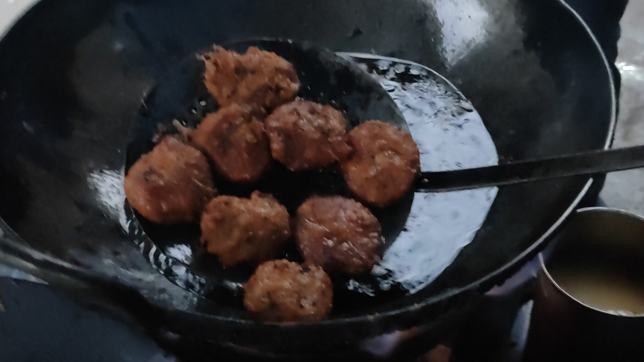 स्वाद और साइज के मामले में मशहूर है छपरा का यह चॉप, रोजाना 600 पीस की ...