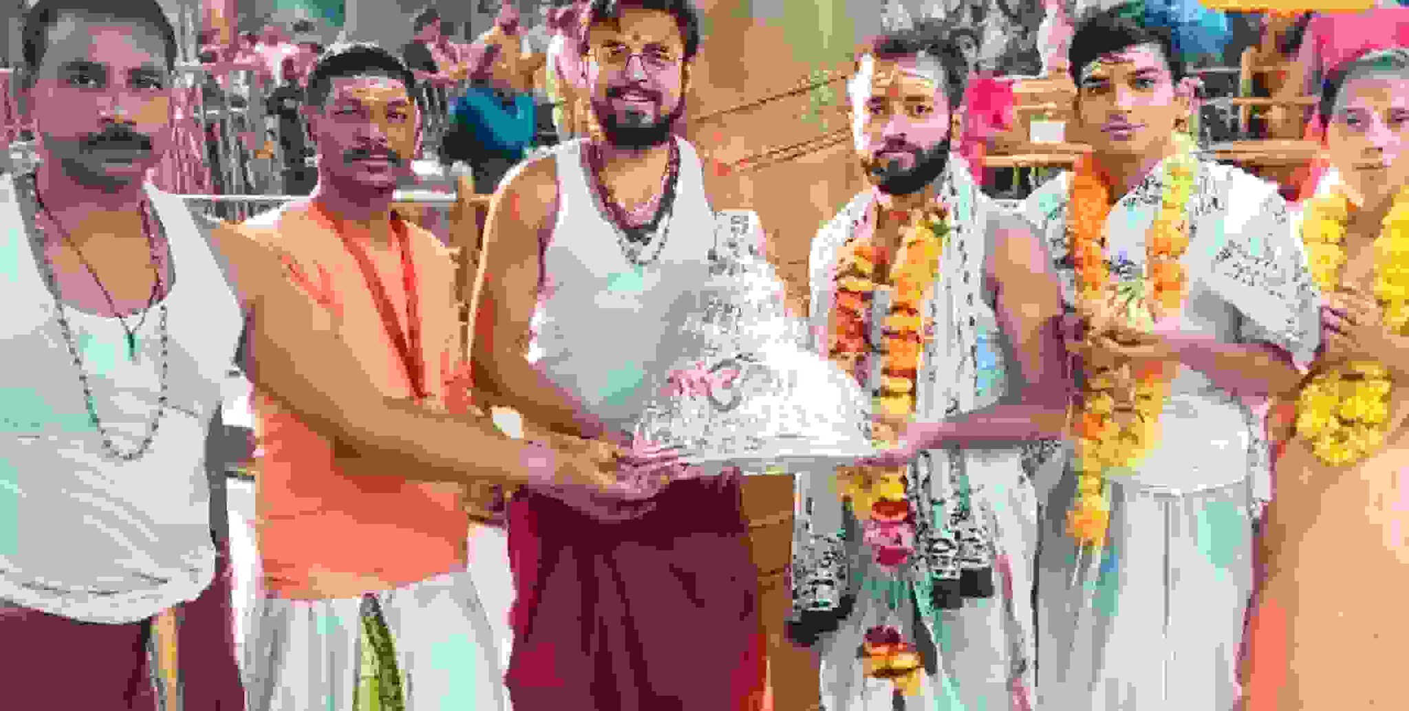 Ujjain: महाकालेश्वर मंदिर में वाराणसी से आए भक्त ने चढ़ाया 2 किलो चांदी ...