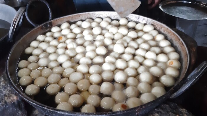 छपरा की एटम बम मिठाई की विदेशों में जबरदस्त डिमांड, गुलाब जामुन भी है ...