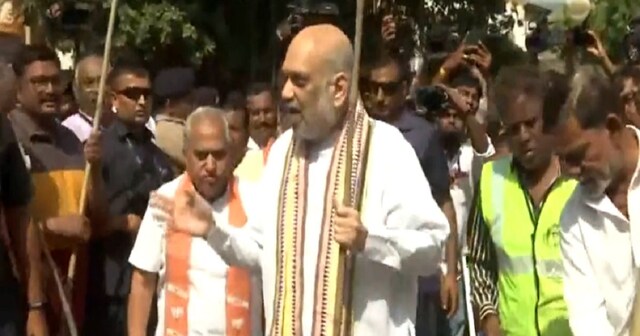 महात्मा गांधी को देश की 'स्वच्छांजलि', PM मोदी की अपील पर देशभर में ...