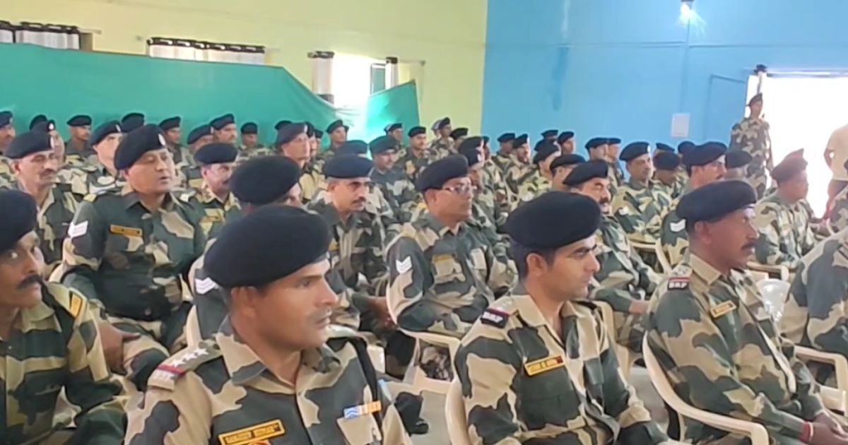 संत की शरण में BSF के जवान, जानें कहां लगी पाठशाला और क्‍या मिली सीख ...