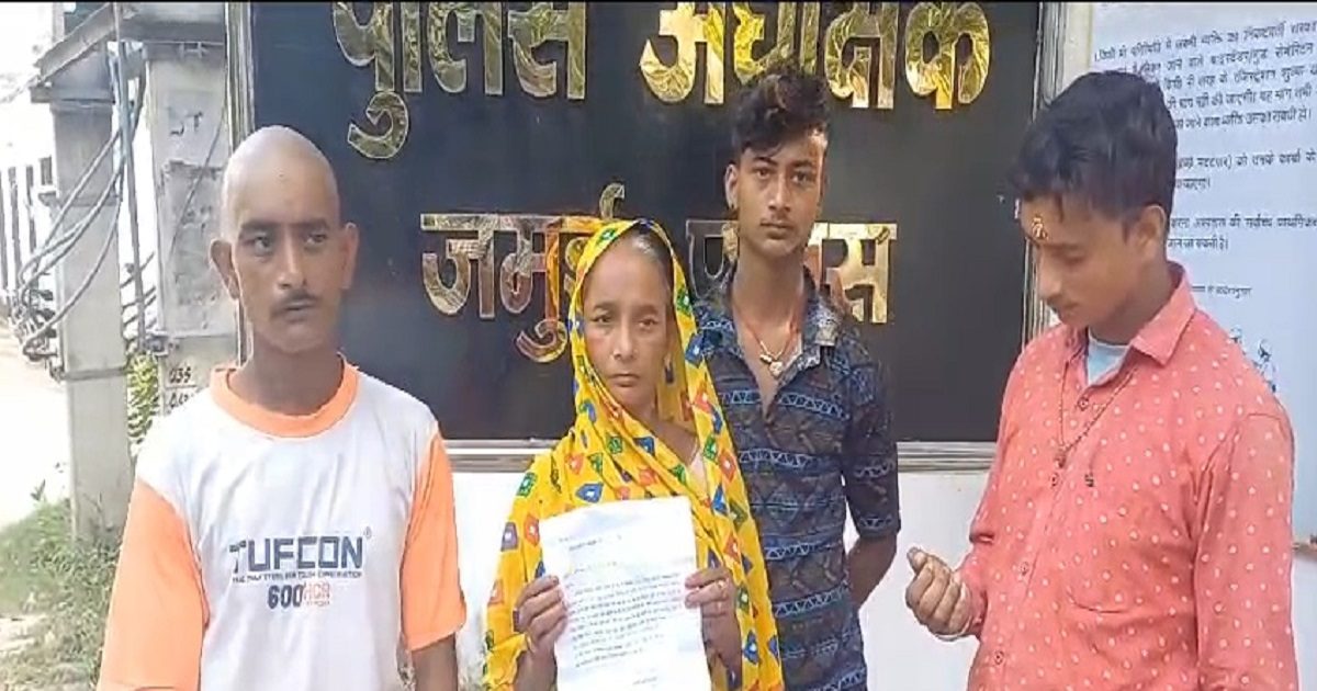 हाय तौबा! दो बच्चों के पिता के साथ भागी शादीशुदा महिला, बेचारा पति लगा रहा SP ऑफिस का चक्कर, अब ...