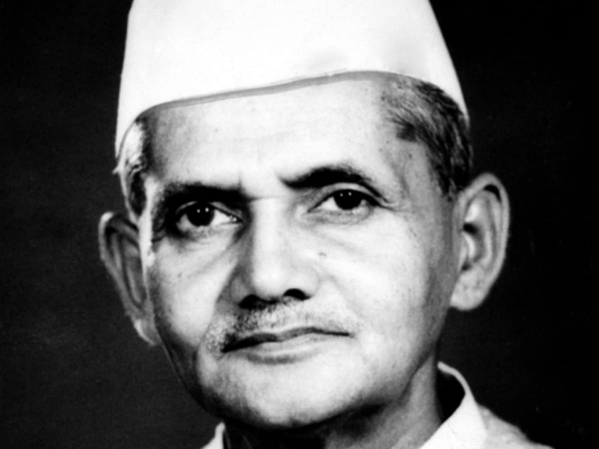 सरनेम क्यों नहीं लगाते थे लाल बहादुर शास्त्री, हाईस्कूल में ही लगाना ...