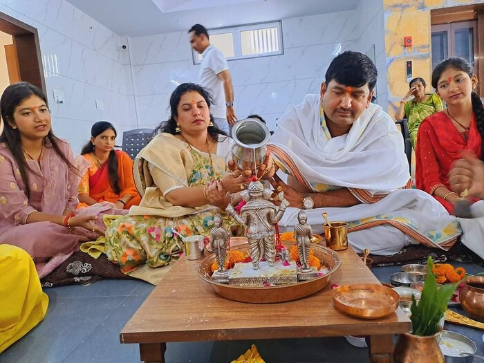 ब्राह्मण हूं सवा किलो सोने का जनेऊ पहनता हूं! किसने कहा पंडित गरीब होते ...
