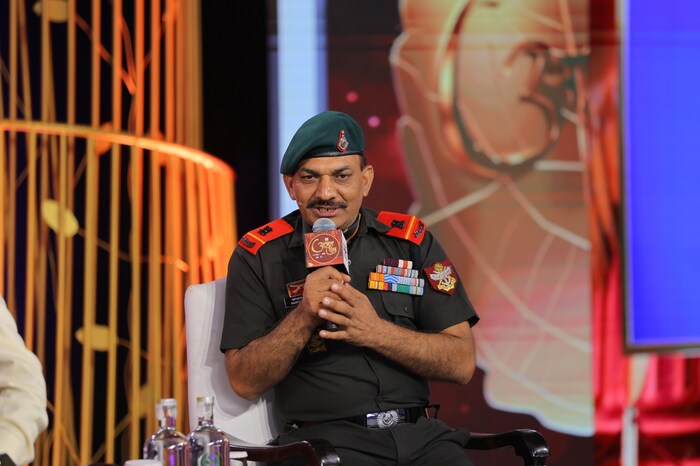 PHOTOS: फौजी मरने के लिए नहीं.... 'अमृत रत्न' के मंच पर बोले परमवीर ...