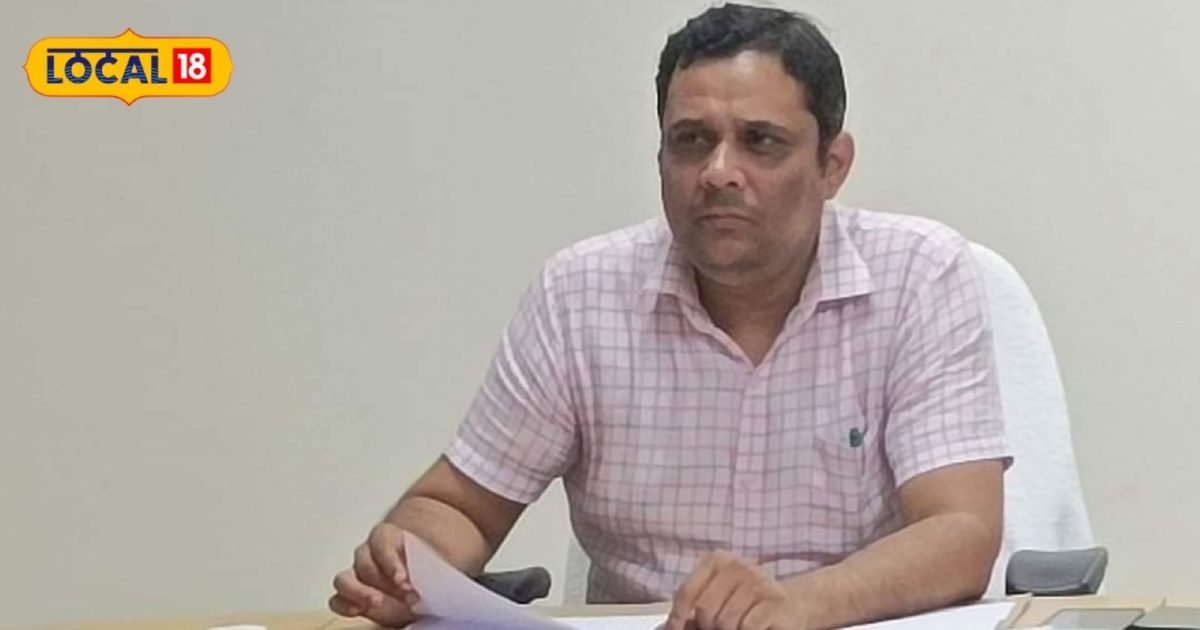 Godda DC Zeeshan Qamar got his wife delivered in a government hospital.