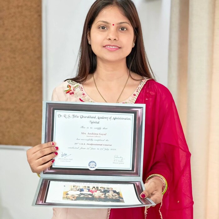 IIT से एमटेक किया, लाखों की नौकरी छोड़ की UPSC की तैयारी, बन गईं IAS ...