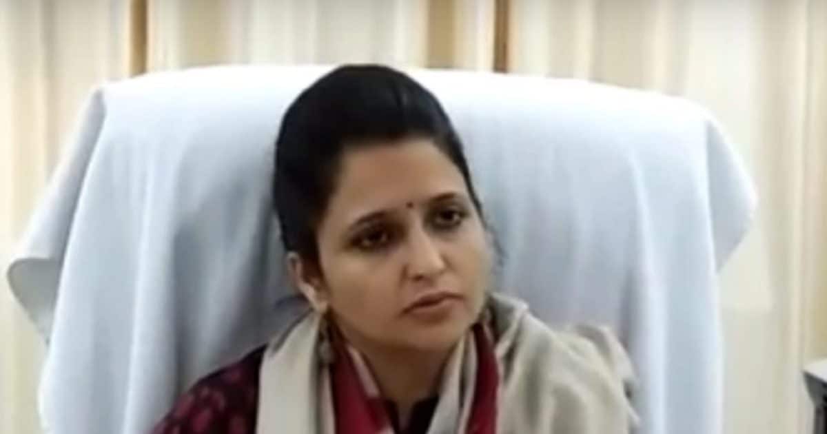 सुपर वुमन हैं ये DM, बच्चे, जॉब और घर संभालते हुए पास की थी UPSC, जानिए ...