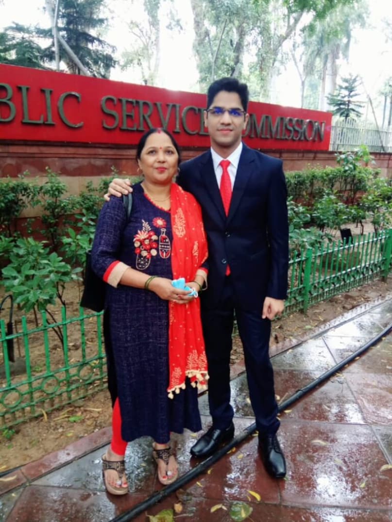 Success Story : 21 साल में बने IPS, बिना कोचिंग के पहली बार में ही ऐसे ...