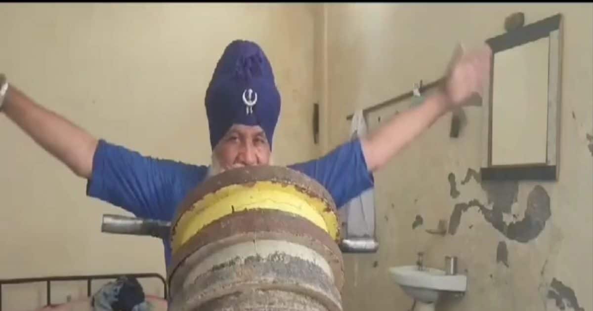85 साल का यह निहंग दांतों से उठा चुका सवा क्विंटल वजन, खींच चुका ट्रक ...