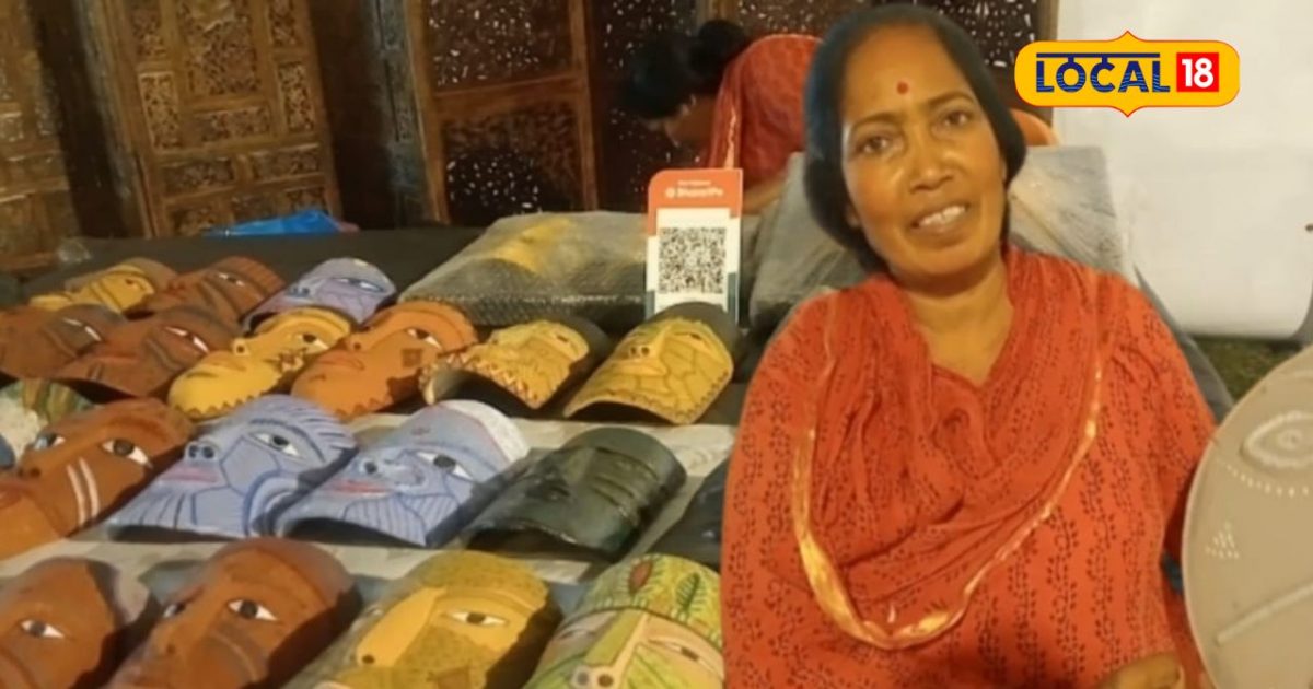 अखबारों से अग्नेश बनाती हैं मुखौटा, घर के बाहर लगाओ तो नहीं लगेगी नजर ...