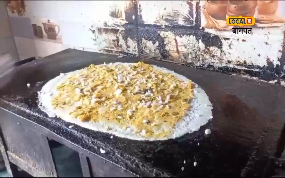 Many varieties of Dosa are available at Punjabi Sweets of Baghpat