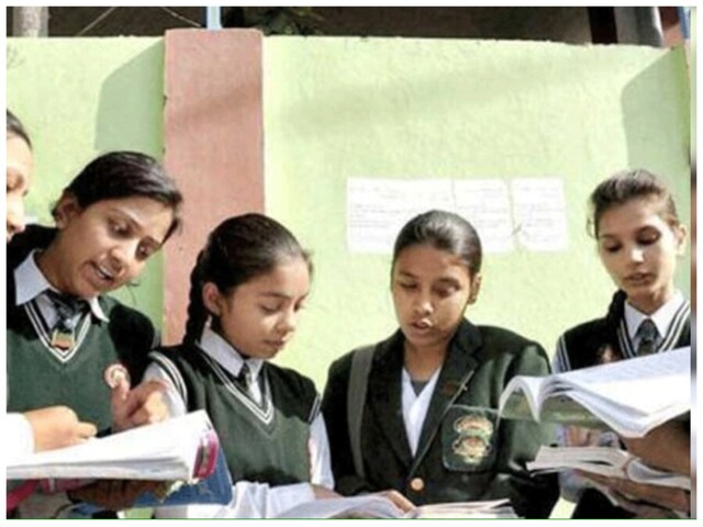 CBSE 10th English Question Paper: 3 घंटे, 11 सवाल, 80 मार्क्स, समझें ...