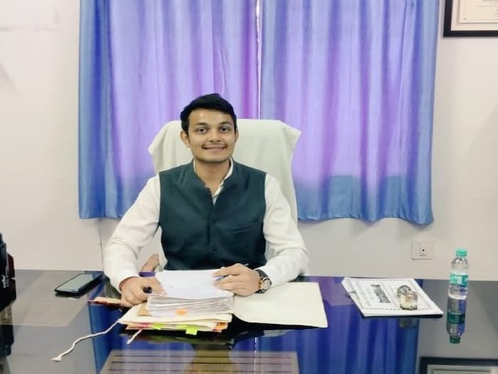 पहले IIT, फिर 3 बार मेन्स, 2 बार इंटरव्यू क्लियर कर बने IAS, जानें कैसे ...