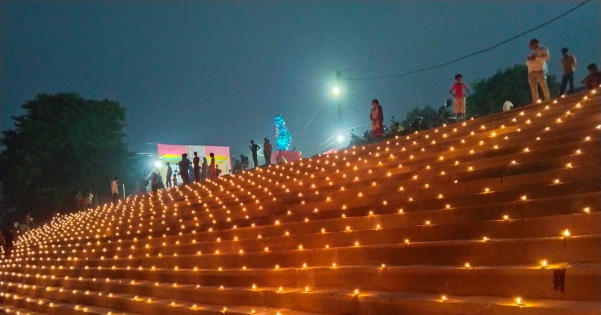 बिहार में यहां मनी दिवाली...3000 दीपों से जगमगाया बागमती नदी का तट ...