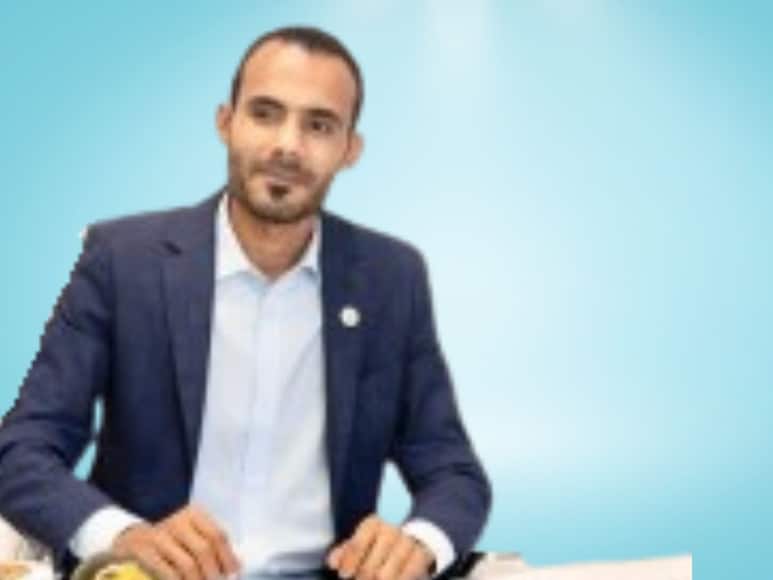 दुनिया रखती है गाय-भैंस, ये बंदा पालता है सांप-बिच्‍छू, 28 साल की उम्र ...