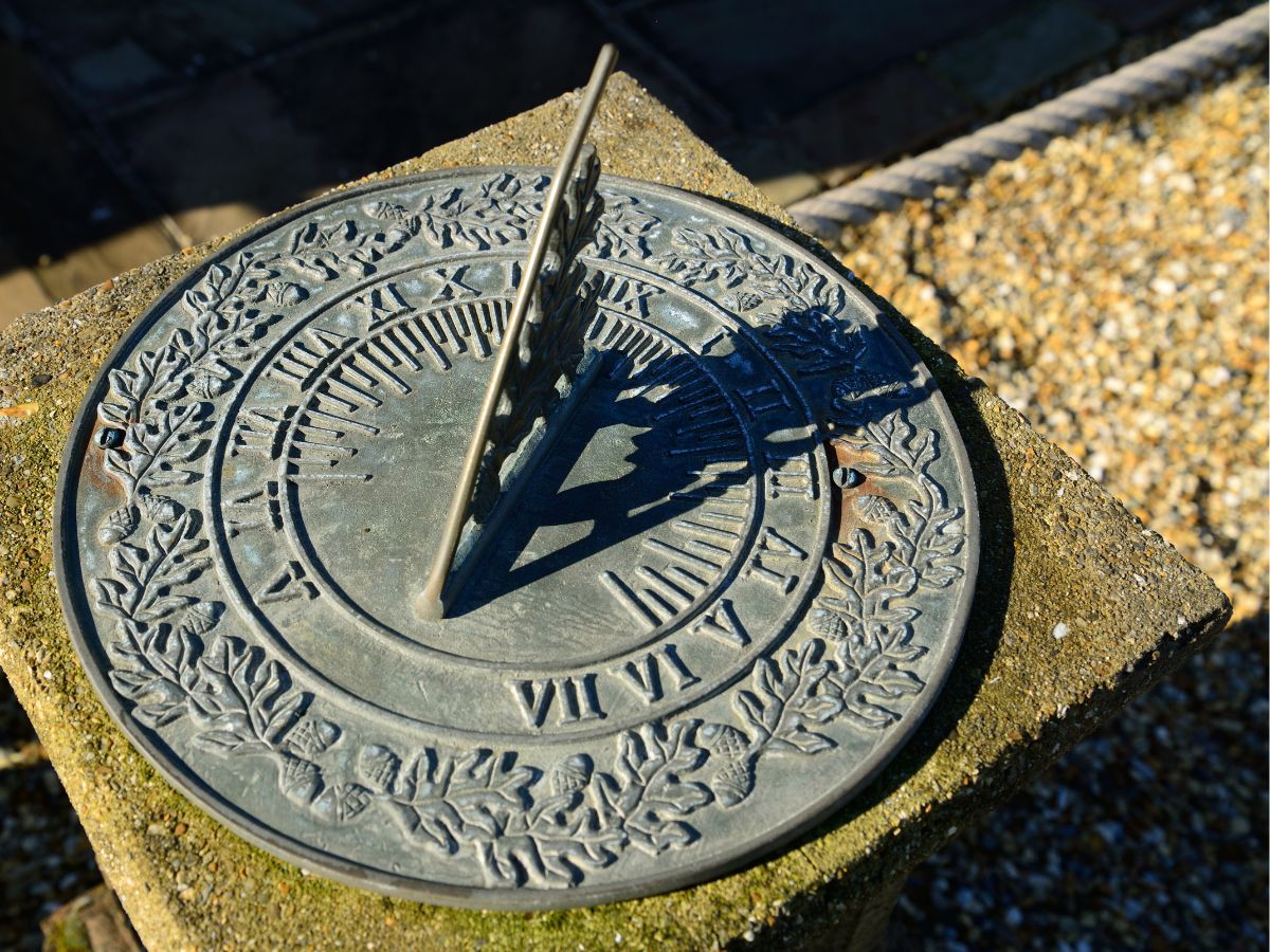 घड़ी दाएं से बाएं ही क्यों घूमती है, किसने तय किया मूवमेंट? 99 फीसदी ...