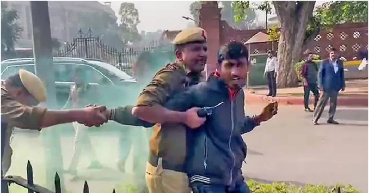 संसद सुरक्षा चूक मामला: आरोपी अमोल शिंदे के घर पहुंची दिल्ली पुलिस ...