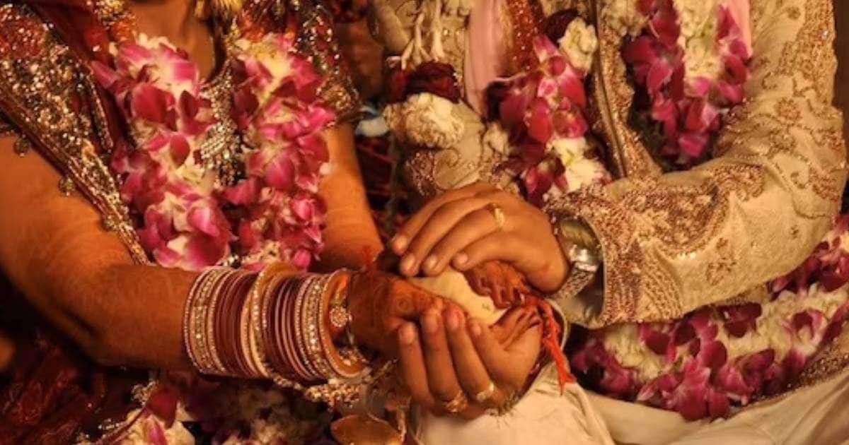 विदाई के समय दुल्हन क्यों फेंकती है चावल? शादी की इस रस्म के बड़े मायने ...