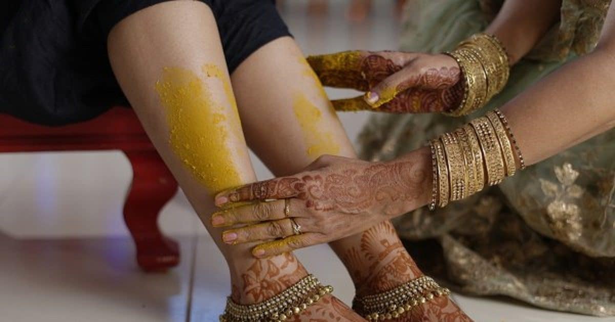 शादी में हल्दी के बाद दूल्हा-दुल्हन को कभी नहीं छोड़ा जाता अकेले, खास है वजह, आप भी जानिए ...