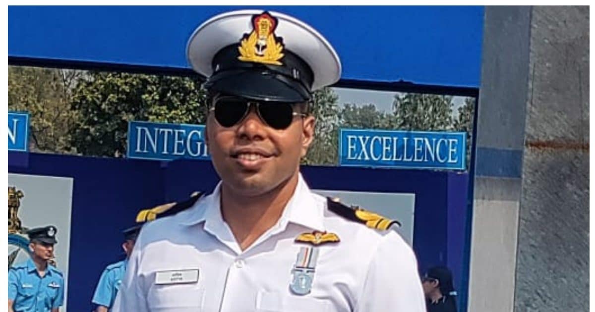 सरकारी स्कूल से पढ़ाई, फिर बिना कोचिंग बना एयरफोर्स में पायलट, यूपी के ...