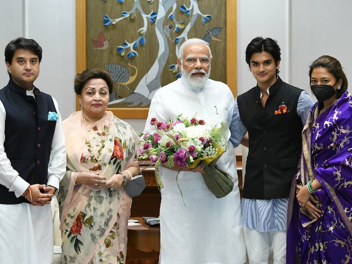 PHOTOS: ज्योतिरादित्य सिंधिया की दिल्ली में हुई थी प्रियदर्शिनी राजे से ...