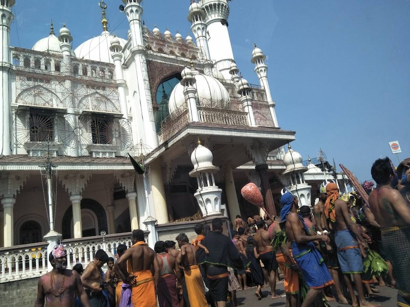 सबरीमाला मंदिर की अनोखी प्रथा, मस्जिद में पूजा करते हैं श्रद्धालु ...