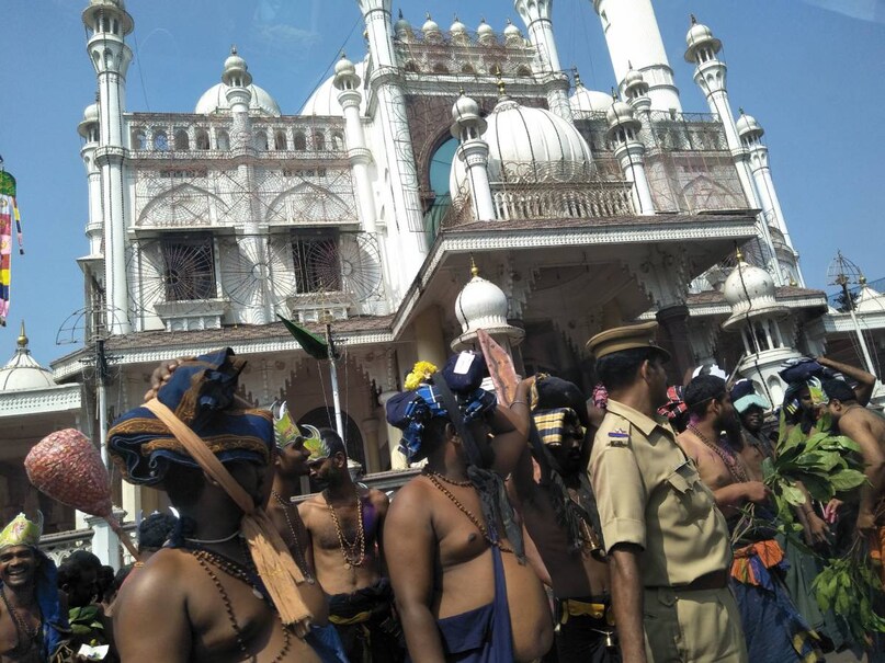 सबरीमाला मंदिर की अनोखी प्रथा, मस्जिद में पूजा करते हैं श्रद्धालु ...