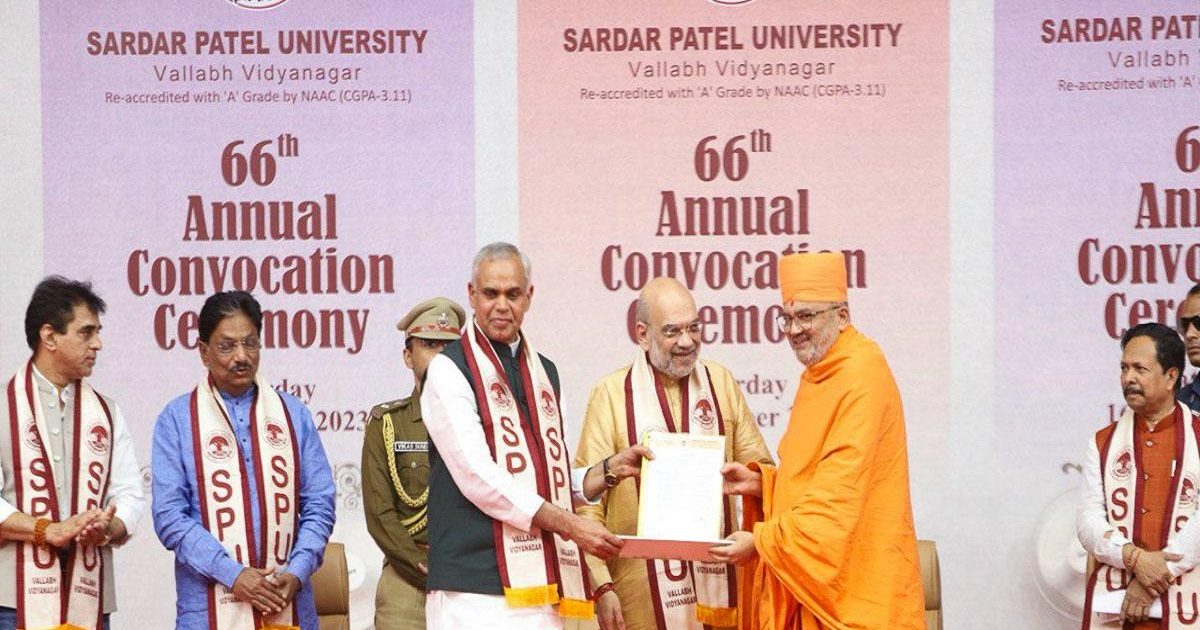 आईआईटी खड़कपुर ने बीएपीएस के स्वामी भद्रेशदास को दीं मानद डिग्रियां ...