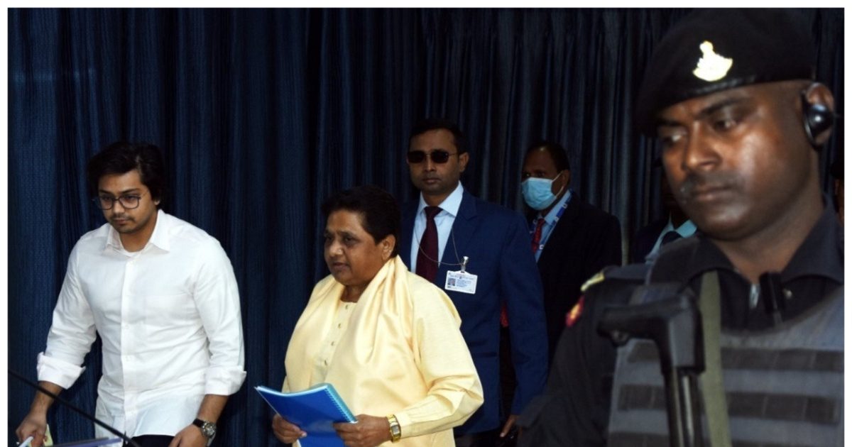 BSP चीफ मायावती ने घोषित किया अपना उत्तराधिकारी, भतीजे आकाश आनंद ...