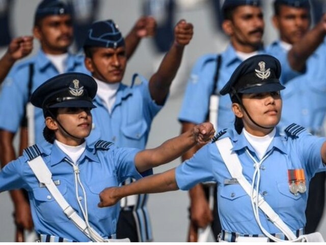 IAF Salary: वायुसेना में फ्लाइंग ऑफिसर से एयर चीफ मार्शल तक को मिलती है ...
