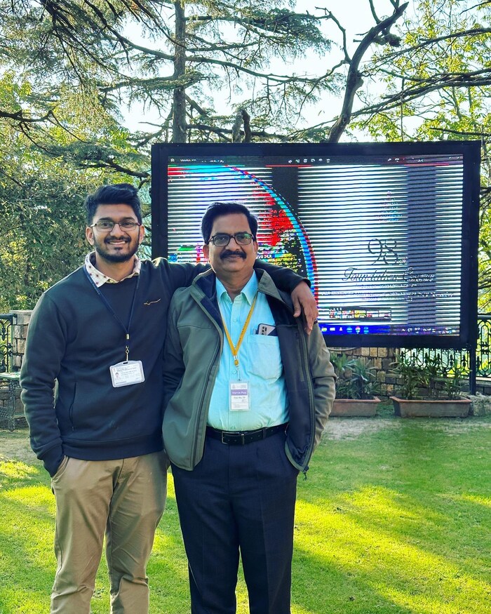Success Story: कोरोना ने बदला MBBS डॉक्टर का इरादा, पहले प्रयास में बने ...