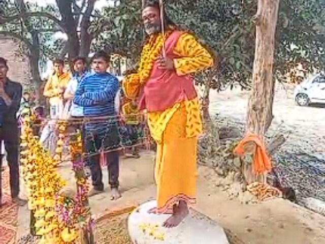 बर्फ की सिल्ली पर खड़े होकर साधना, 101 घंटे तक रहेंगे तपस्या में लीन ...