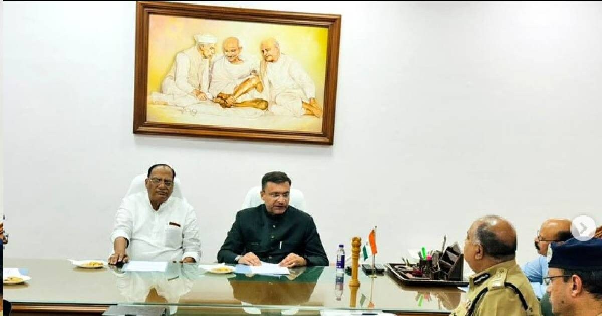 CM रेवंत रेड्डी और अकबरुद्दीन औवेसी के बीच क्‍यों छिड़ी जुबानी जंग ...