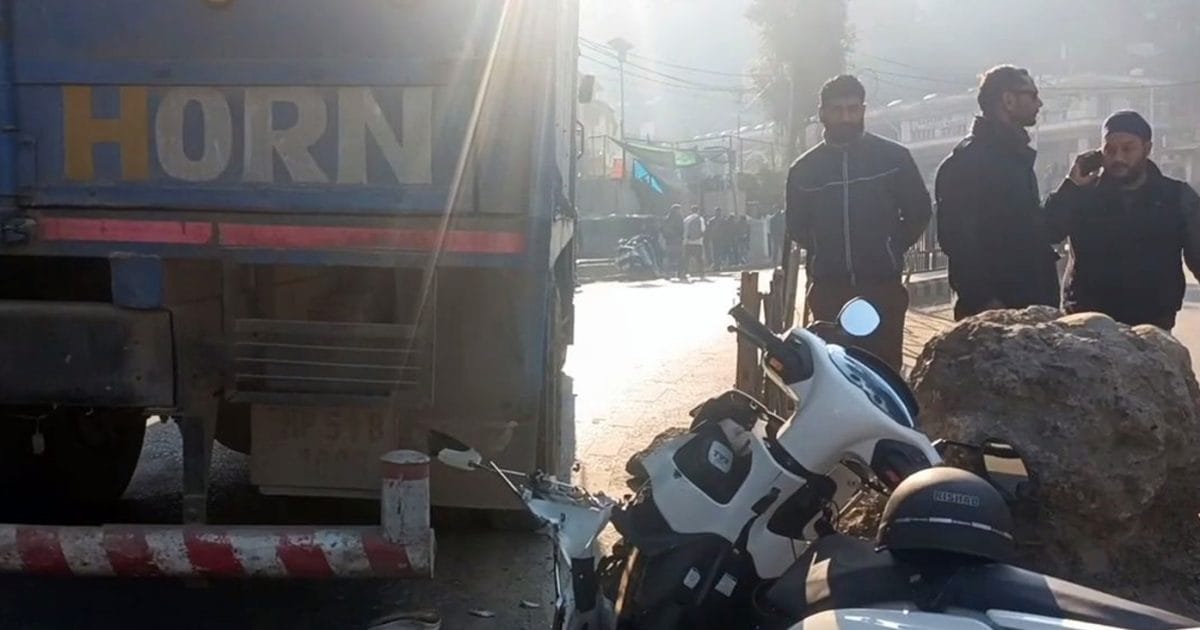 Mandi Scooty Accident: जल्दबाजी के चक्कर में 57 साल के शख्स ने गंवाई ...
