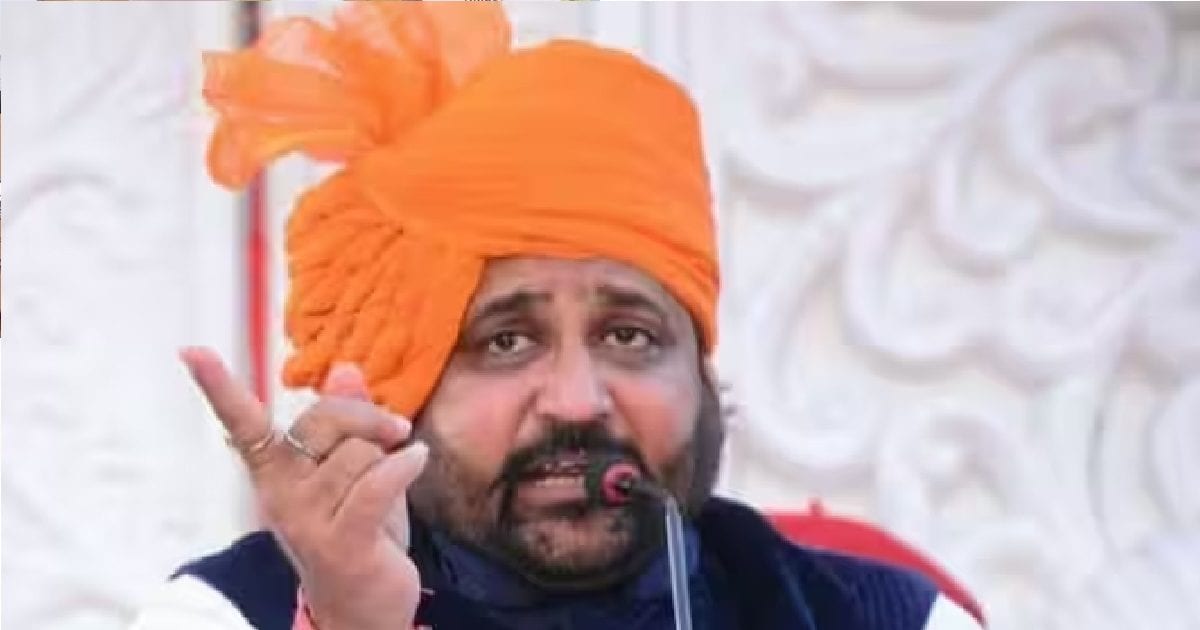 sukhdev singh gogamedi: एक, दो नहीं... गागामेड़ी की 3 पत्‍न‍ियों में ...