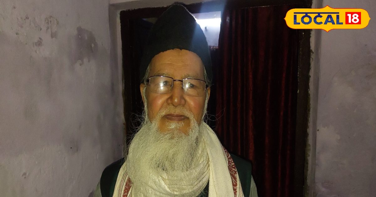 A Maulana who has read all four Vedas and 18 Puranas in devotion to Ram ...